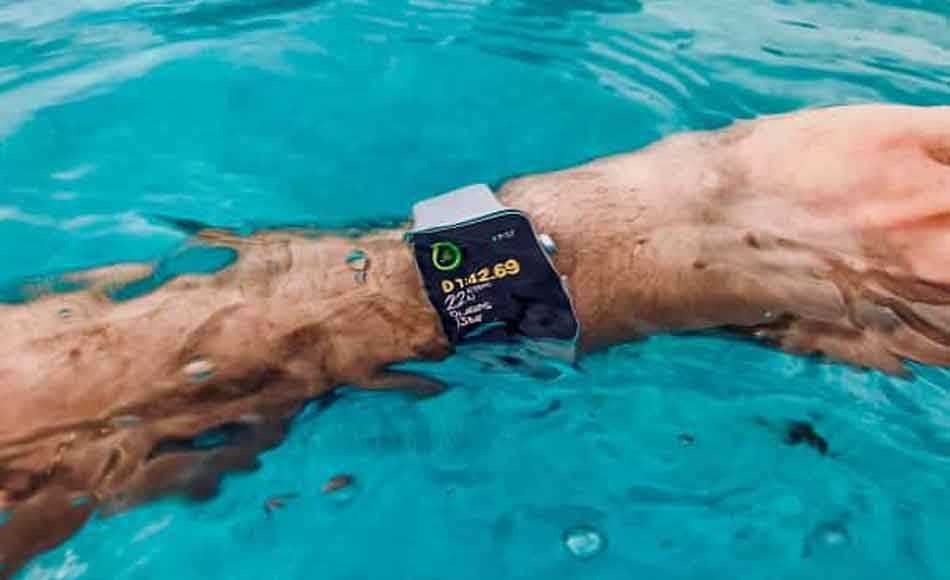 Can I Scuba Dive with My Apple Watch? - OC Scuba Center